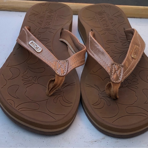 ncai | Shoes | Ncai Womens Metalic Gold Thong Flip Flop Tan And Brown ...